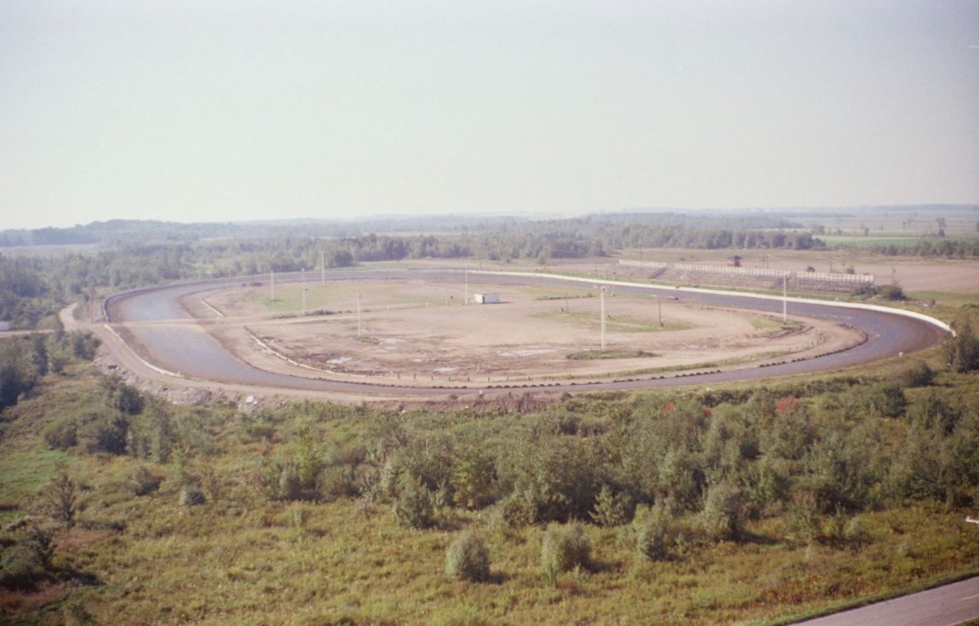 Autodrome Granby - Photos et articles de journaux - Années 1970